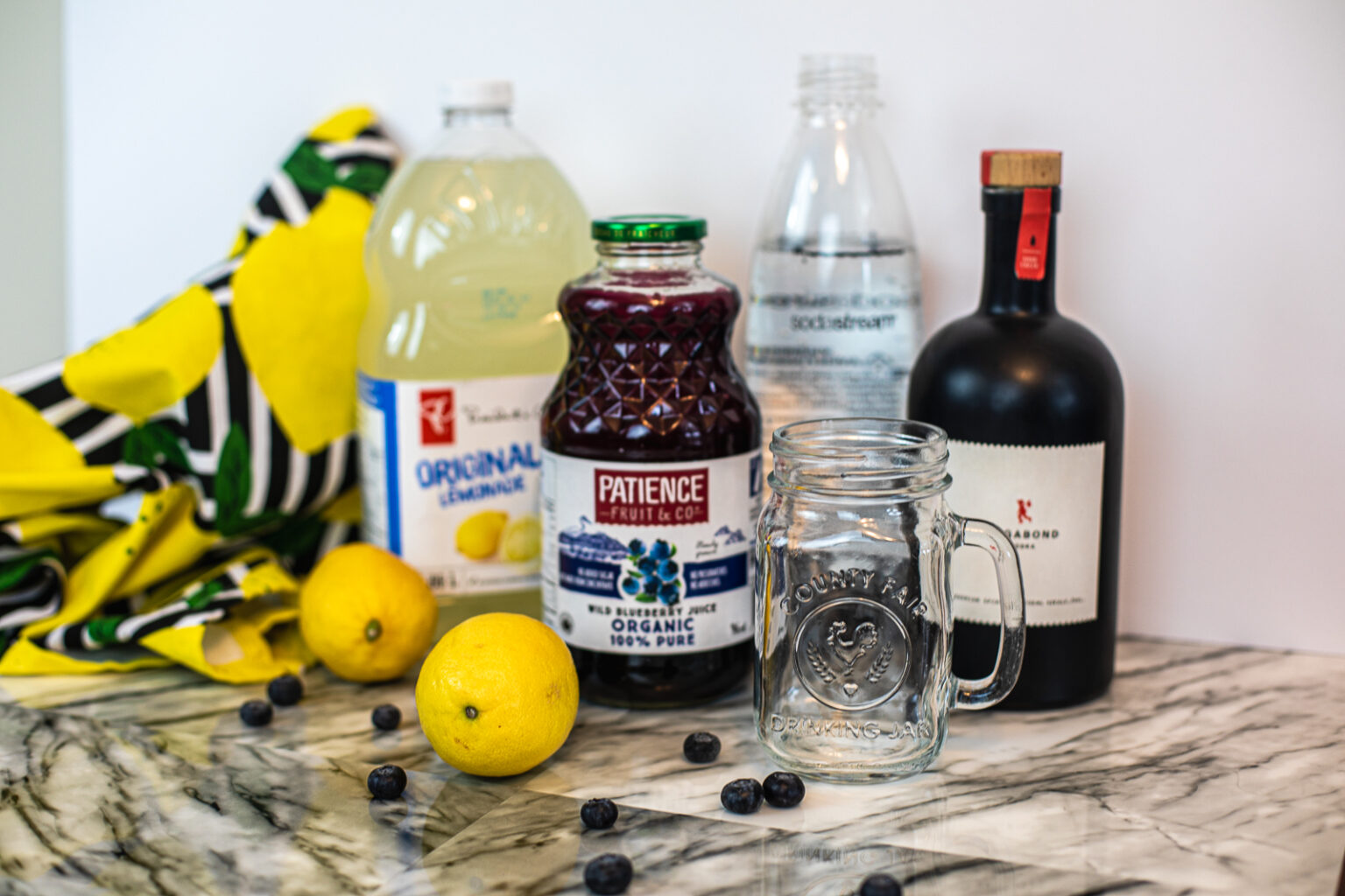 Amazing Blueberry Lemonade Spritzer Cocktail - Aspiring Winos