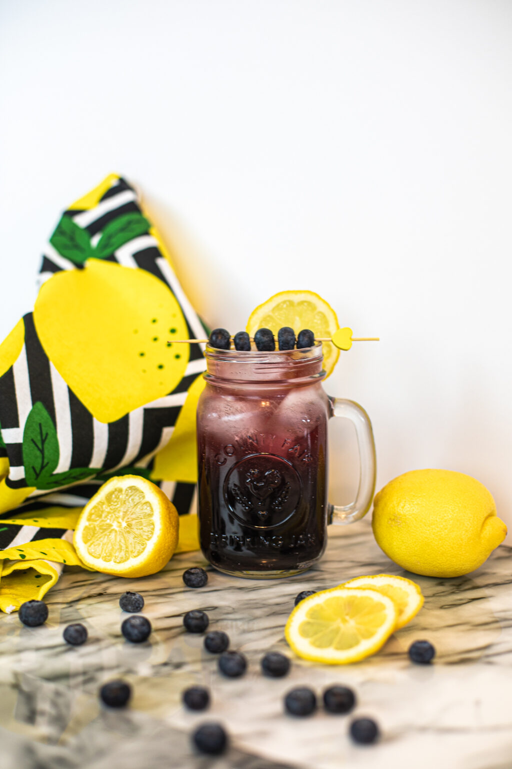Amazing Blueberry Lemonade Spritzer Cocktail - Aspiring Winos