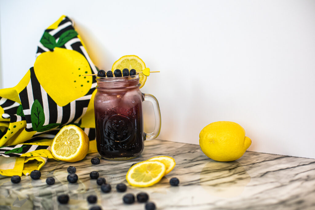 Amazing Blueberry Lemonade Spritzer Cocktail - Aspiring Winos