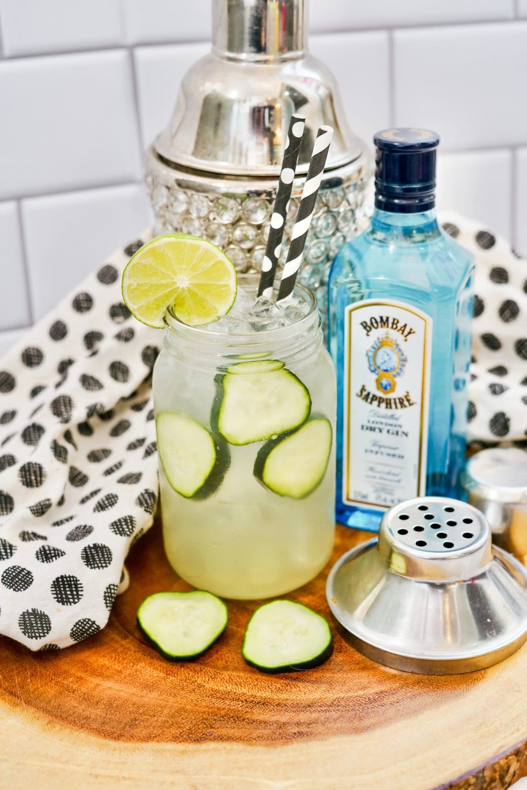 Cooling Cucumber Gimlet Cocktail Recipe - Aspiring Winos