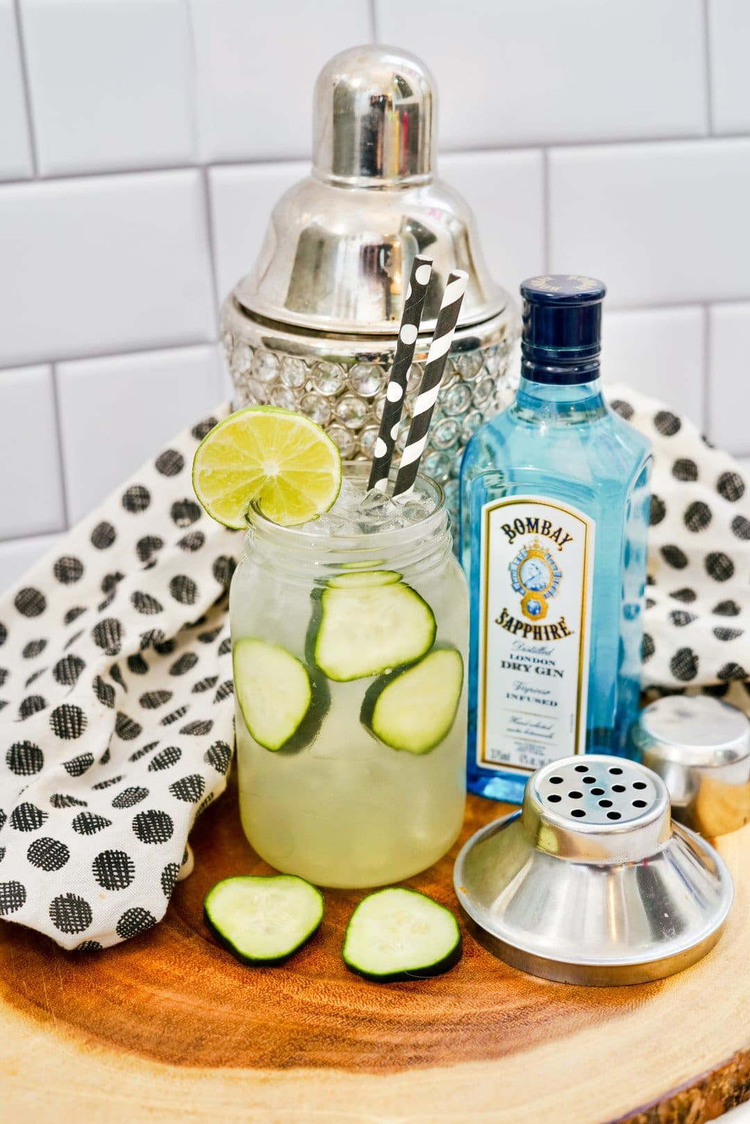 Cooling Cucumber Gimlet Cocktail Recipe - Aspiring Winos