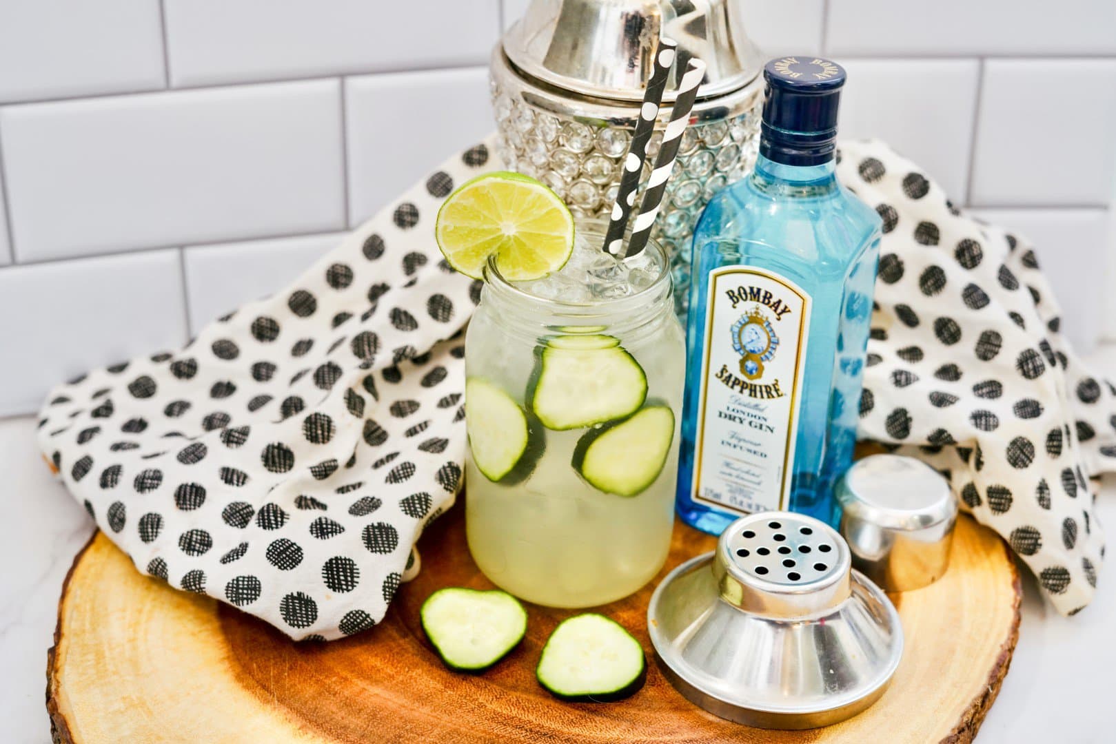 Cooling Cucumber Gimlet Cocktail Recipe - Aspiring Winos