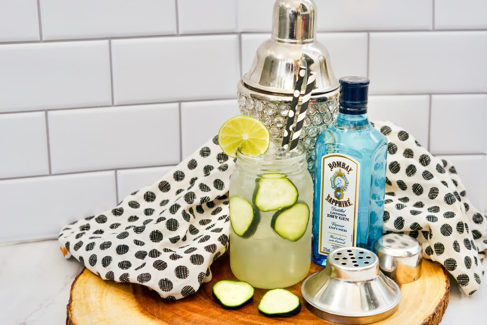 Cooling Cucumber Gimlet Cocktail Recipe - Aspiring Winos