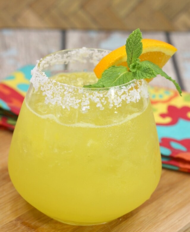 Yellow Cocktail Recipes For a Themed Party - Aspiring Winos