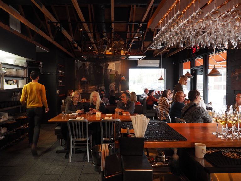 Indianapolis Wine Bars To Check Out - Aspiring Winos
