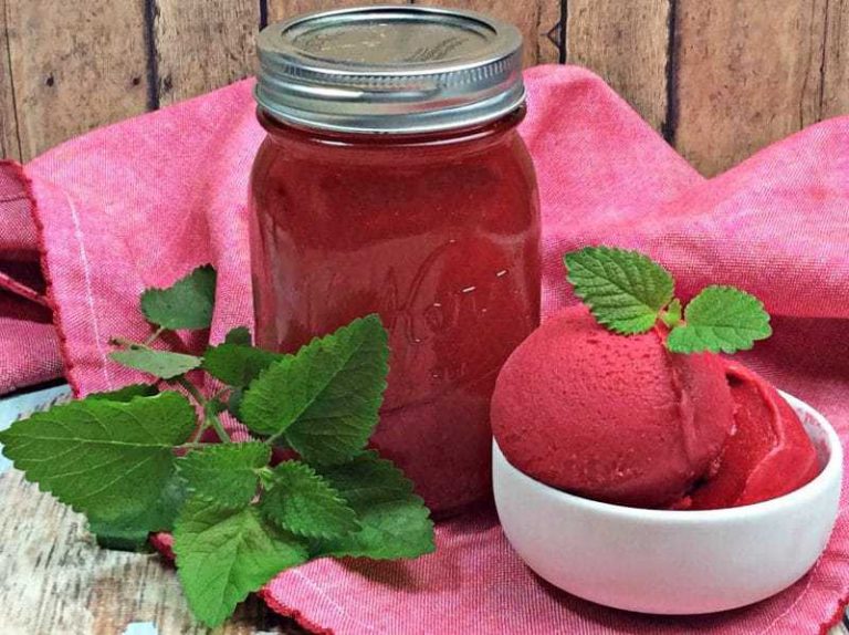Tart Raspberry Alcoholic Drinks: Our Favorite Recipes - Aspiring Winos